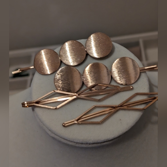 Luxe and Luminous | Accessories | Set Of 4 Metal Barrettes In Gold Tone ...